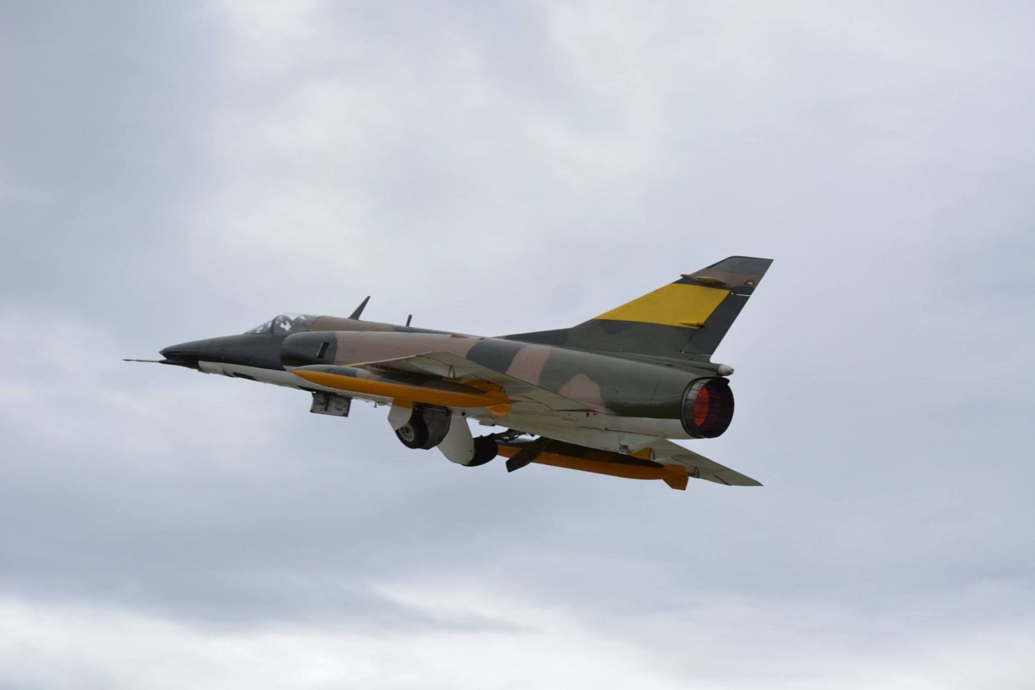 La historia del IAI Nesher, el clon israelí del Mirage 5