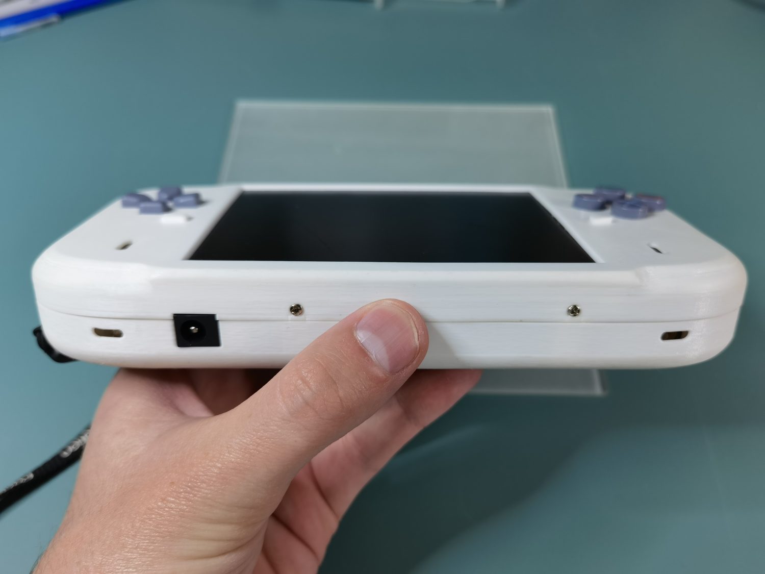 Convierten la PS1 en una consola portátil ideal para los nostálgicos
